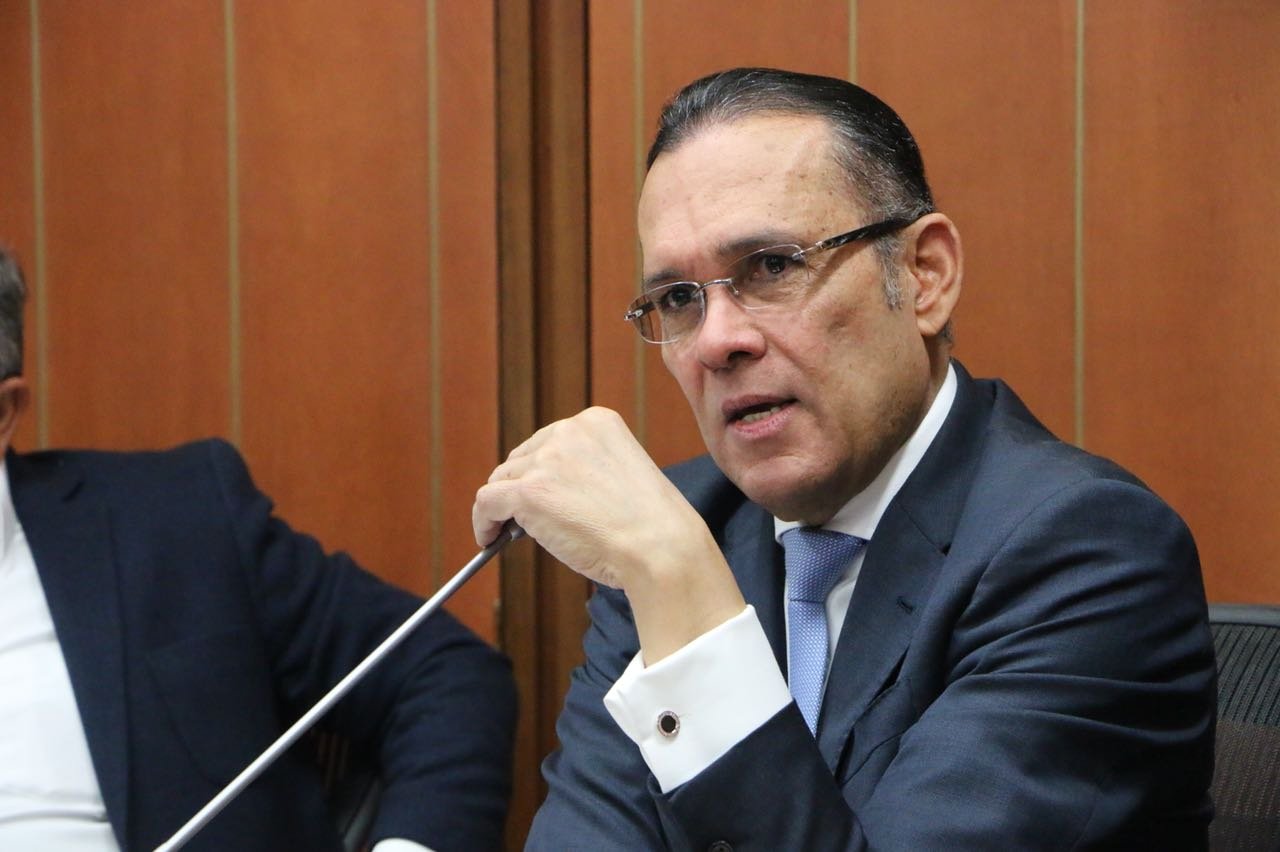 Crisis en el Partido Conservador: Renuncia Efraín Cepeda a la ...